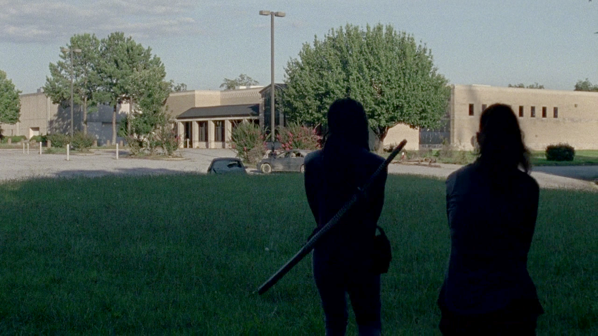 Rosita & Michonne Spot The Warehouse - The Walking Dead Locations